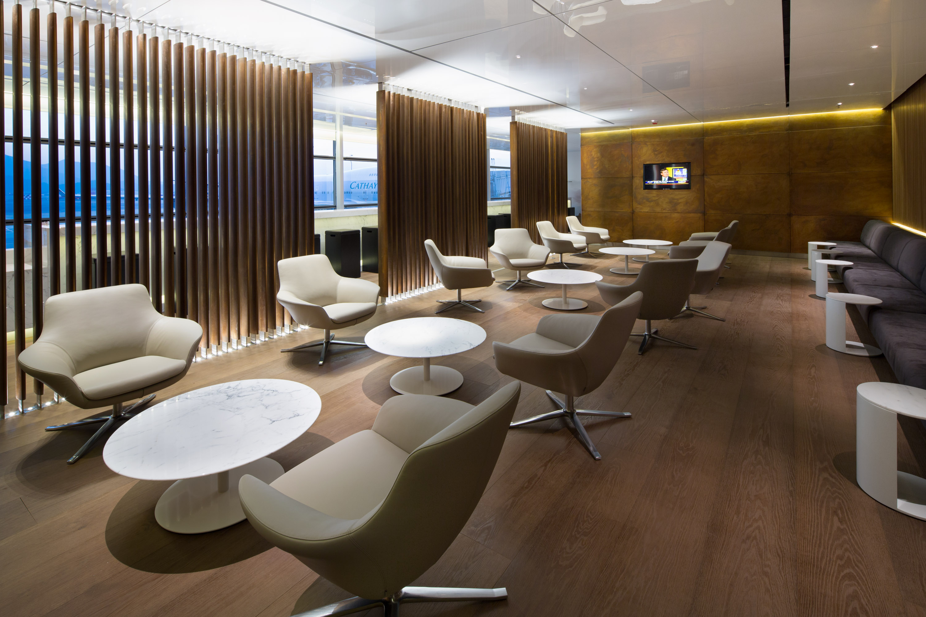 TheDesignAir –Cathay Pacific’s New ‘Bridge’ Lounge At Hong Kong ...