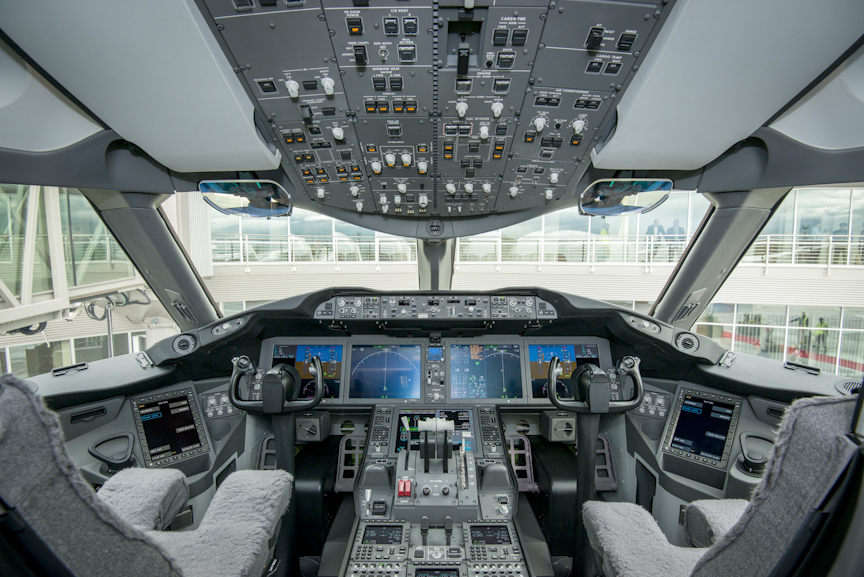 TheDesignAir –Royal Brunei Dreamliner Cockpit