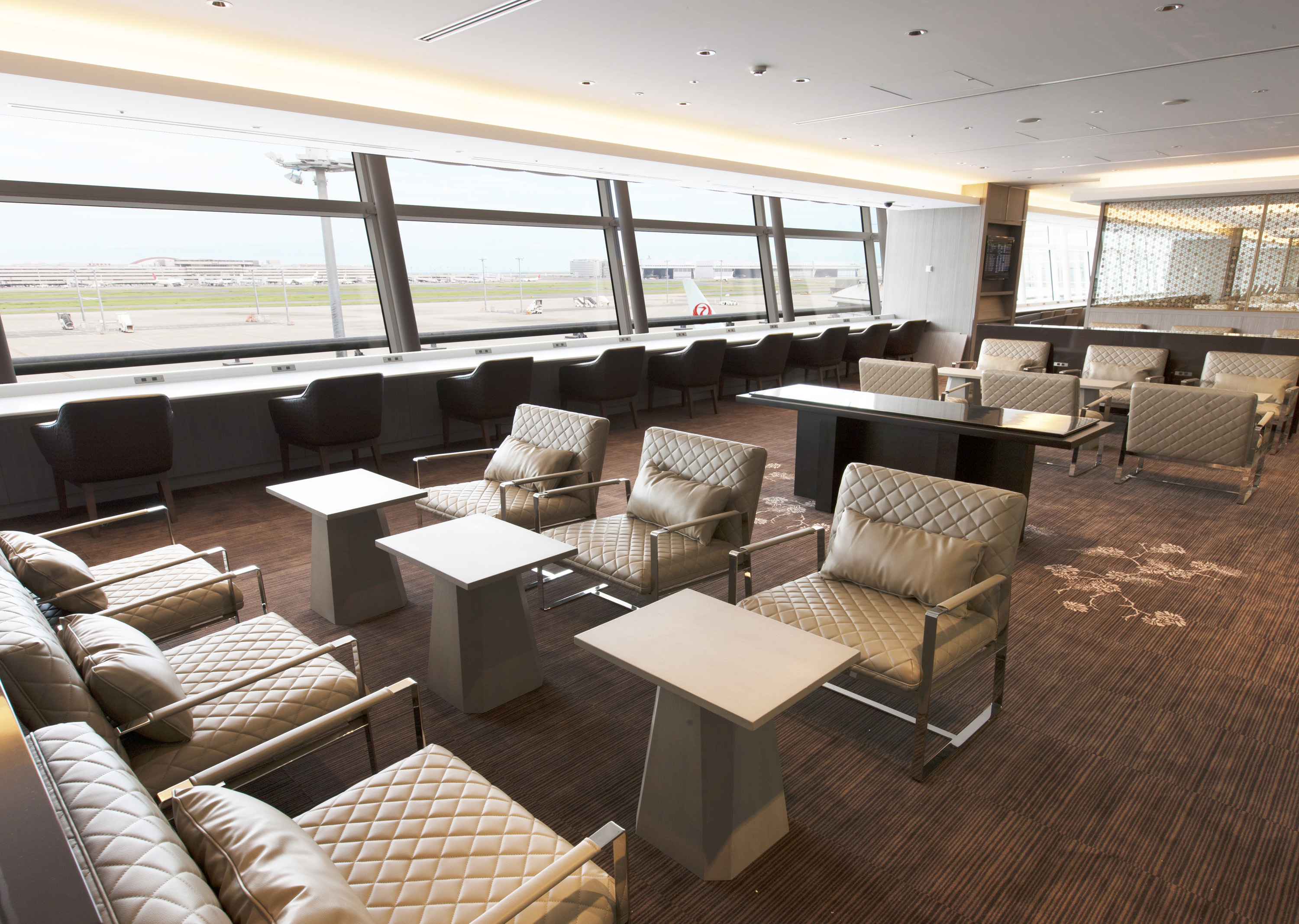 TheDesignAir –JAL’s Upgraded First Class Lounge ‘Bowls’ Us Over