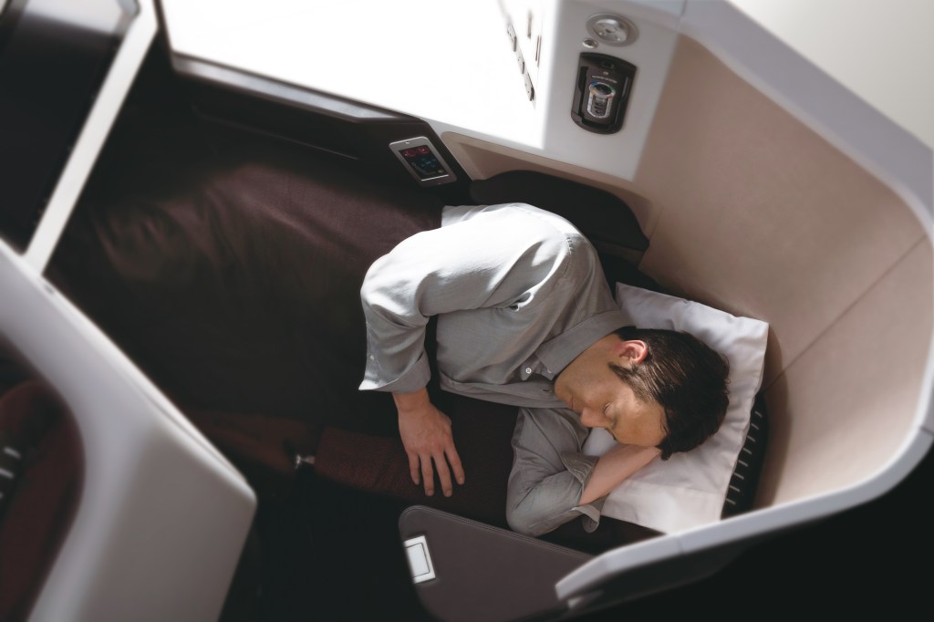 TheDesignAir –Japan Airlines Reveal New 777-200ER Herringbone Business ...