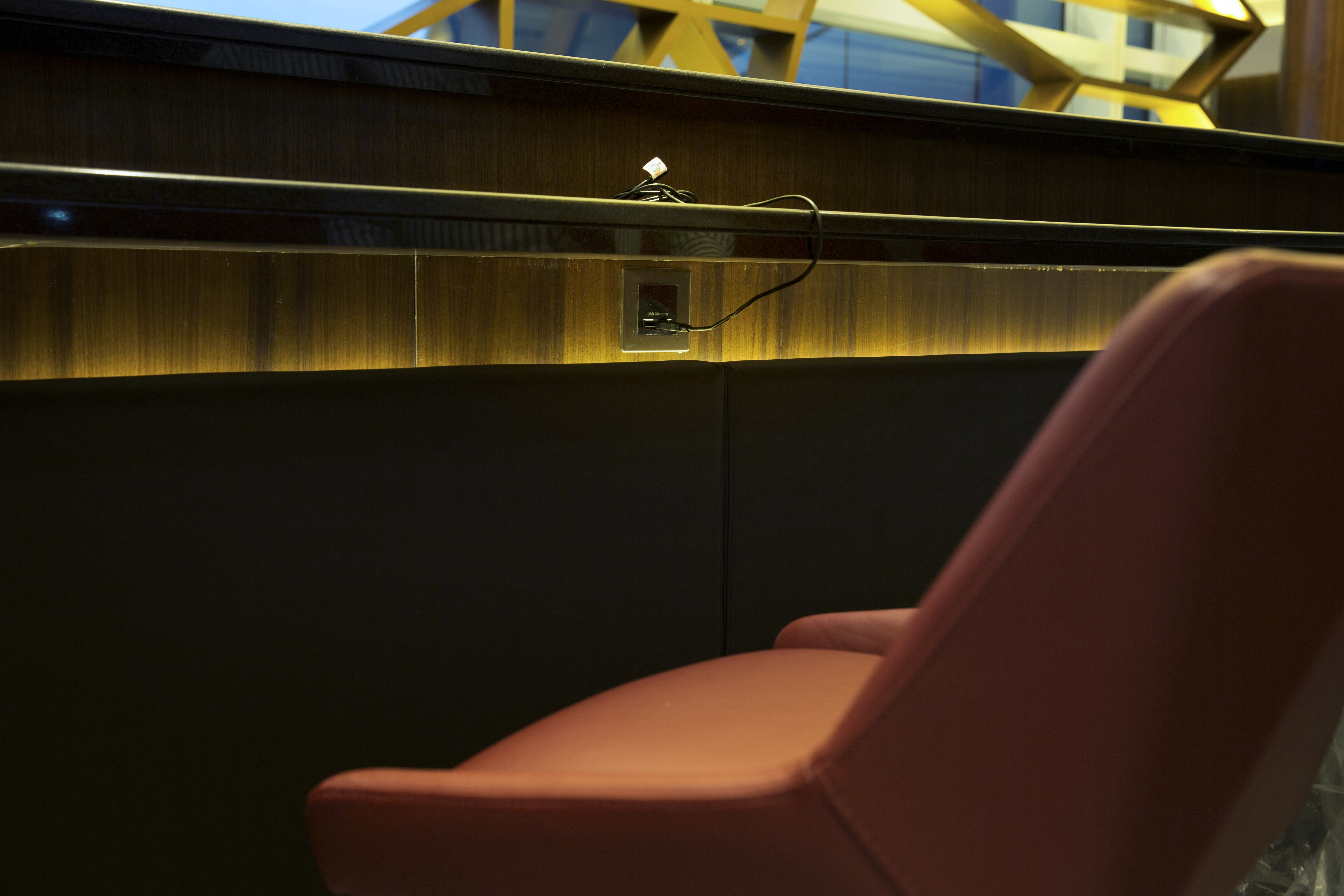 TheDesignAir –USB Port under the Bar Landscape