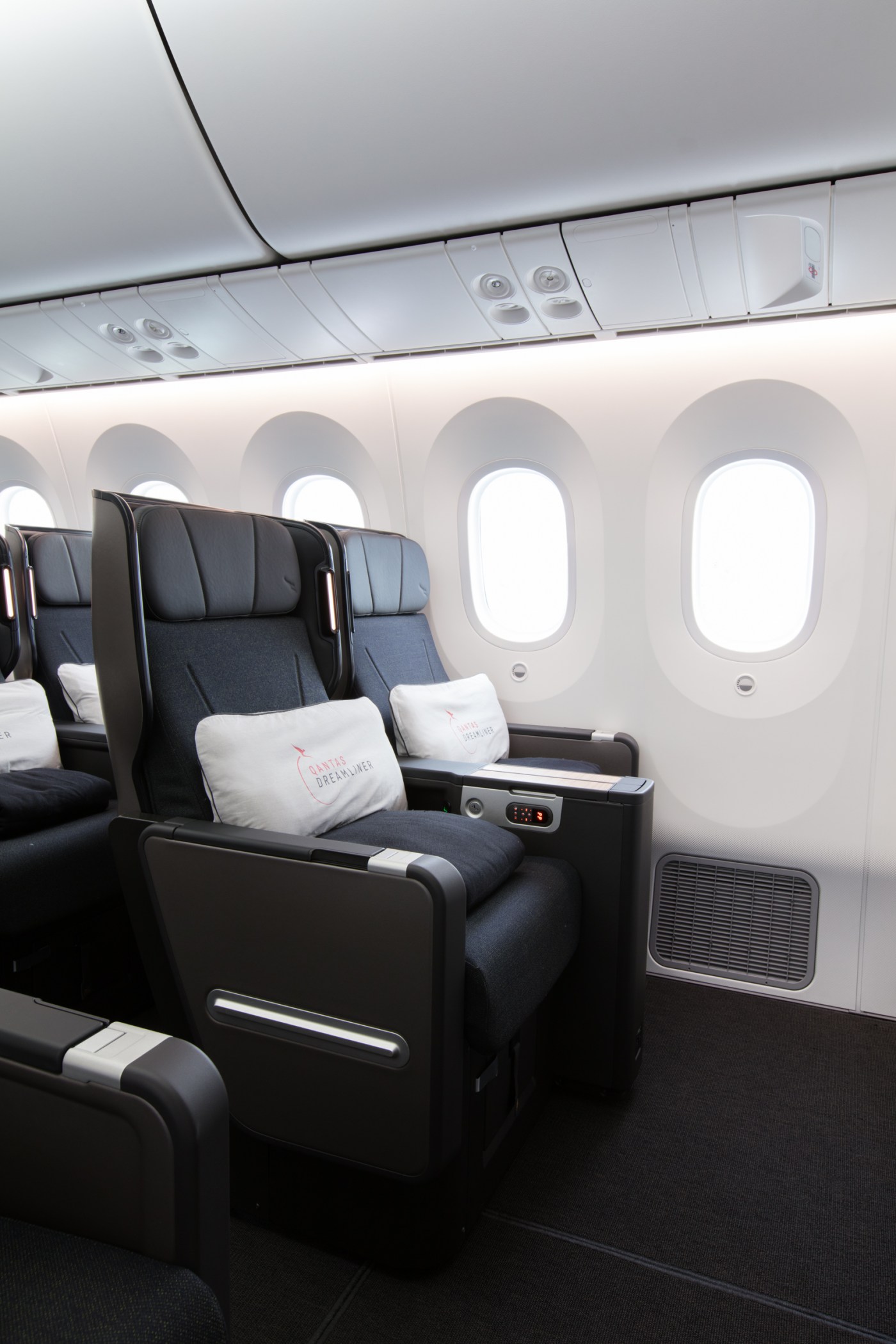 TheDesignAir –Qantas Shows Off New Boeing 787-9 Aircraft