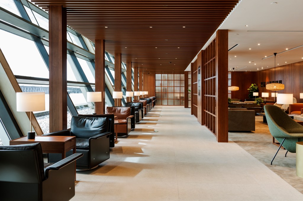TheDesignAir –Cathay opens latest lounge in Shanghai Pudong