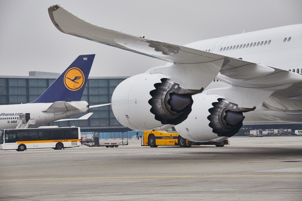 TheDesignAir –Lufthansa trials economy ‘Sleeper’s Row’ concept on Sao ...