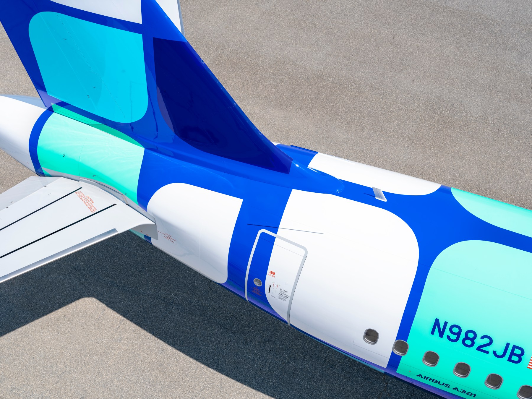 TheDesignAir –All hail bold liveries. JetBlue launches first ever full ...