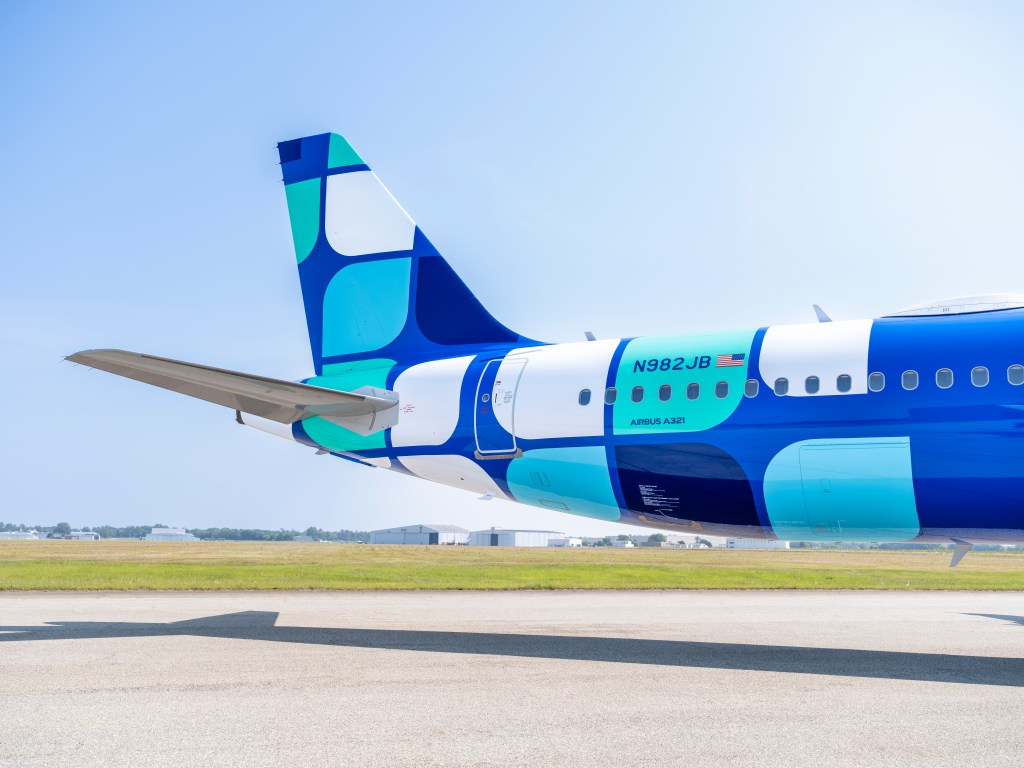 TheDesignAir –All hail bold liveries. JetBlue launches first ever full ...