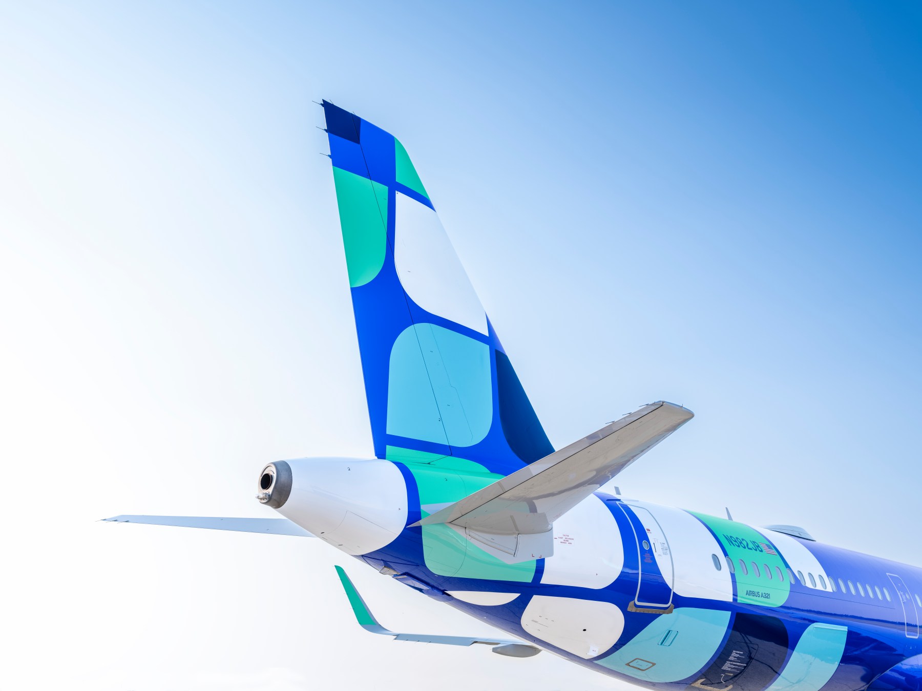 TheDesignAir –All hail bold liveries. JetBlue launches first ever full ...