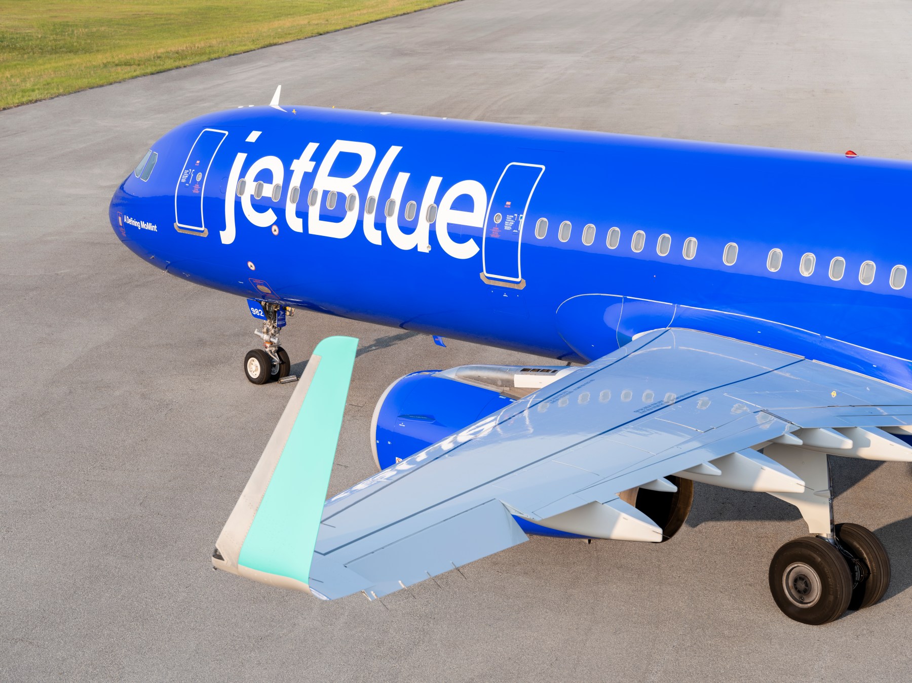 TheDesignAir –All hail bold liveries. JetBlue launches first ever full ...
